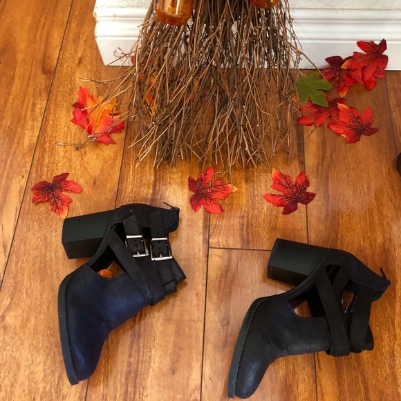 Soda | Shoes | Soda Ankle Boots With Side Buckles Zip Heel | Poshmark